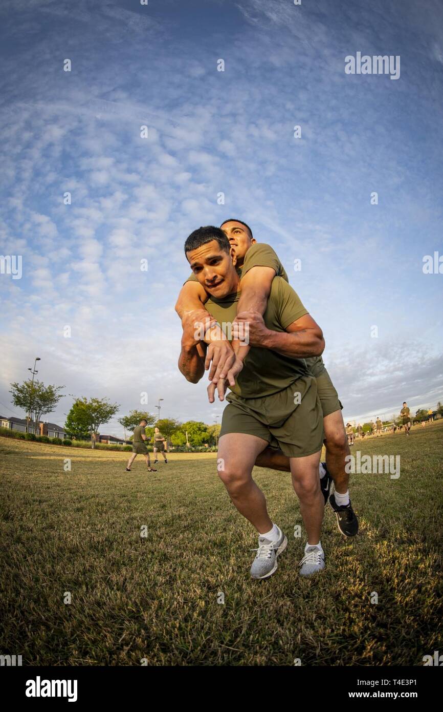 Marines with Marine Forces Reserve participate in a Total Force Fitness ...