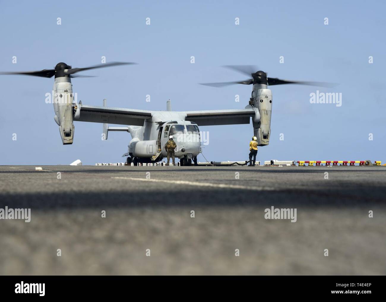 PHILIPPINE SEA (March 28, 2019) - An MV-22 Osprey, assigned to Marine ...