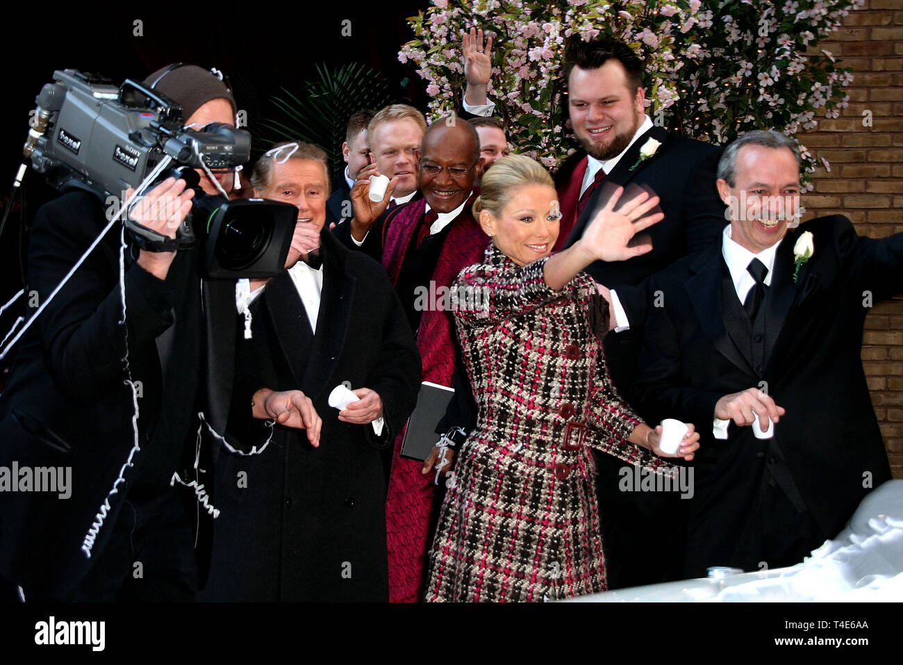 Kelly ripa and regis philbin hi-res stock photography and images - Alamy