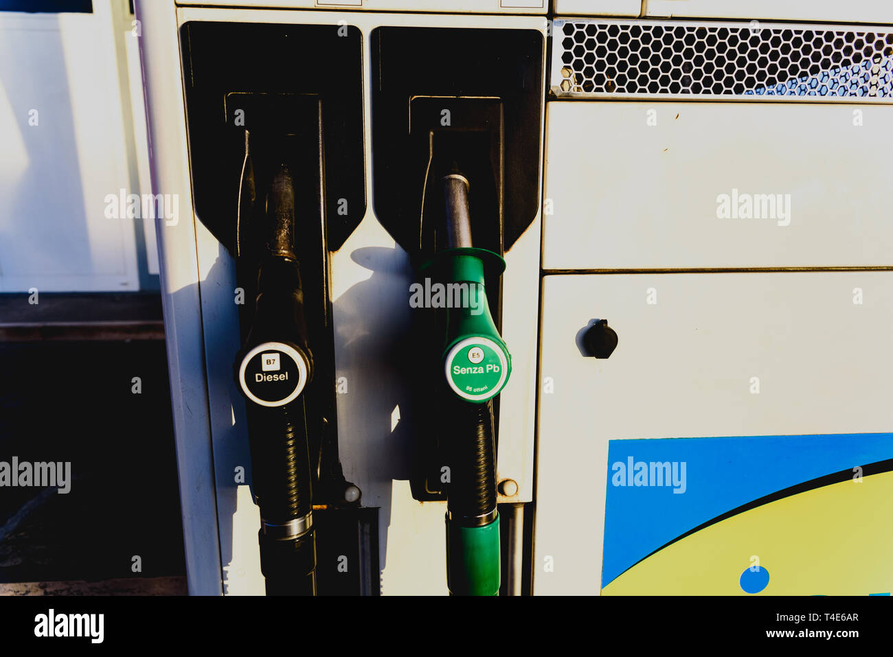 Gas pump sign vector hi-res stock photography and images - Alamy