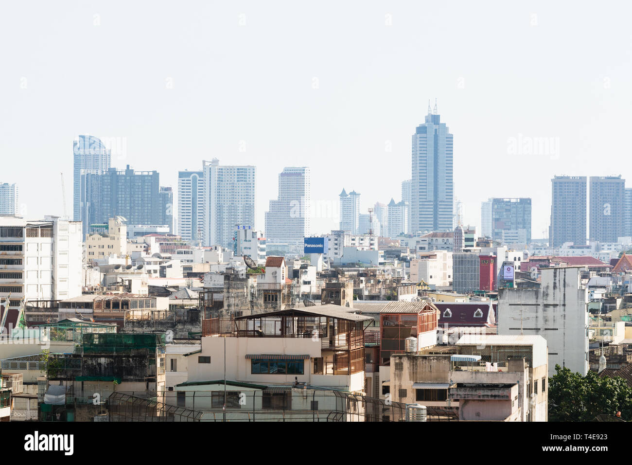 Slums bangkok thailand hi-res stock photography and images - Alamy