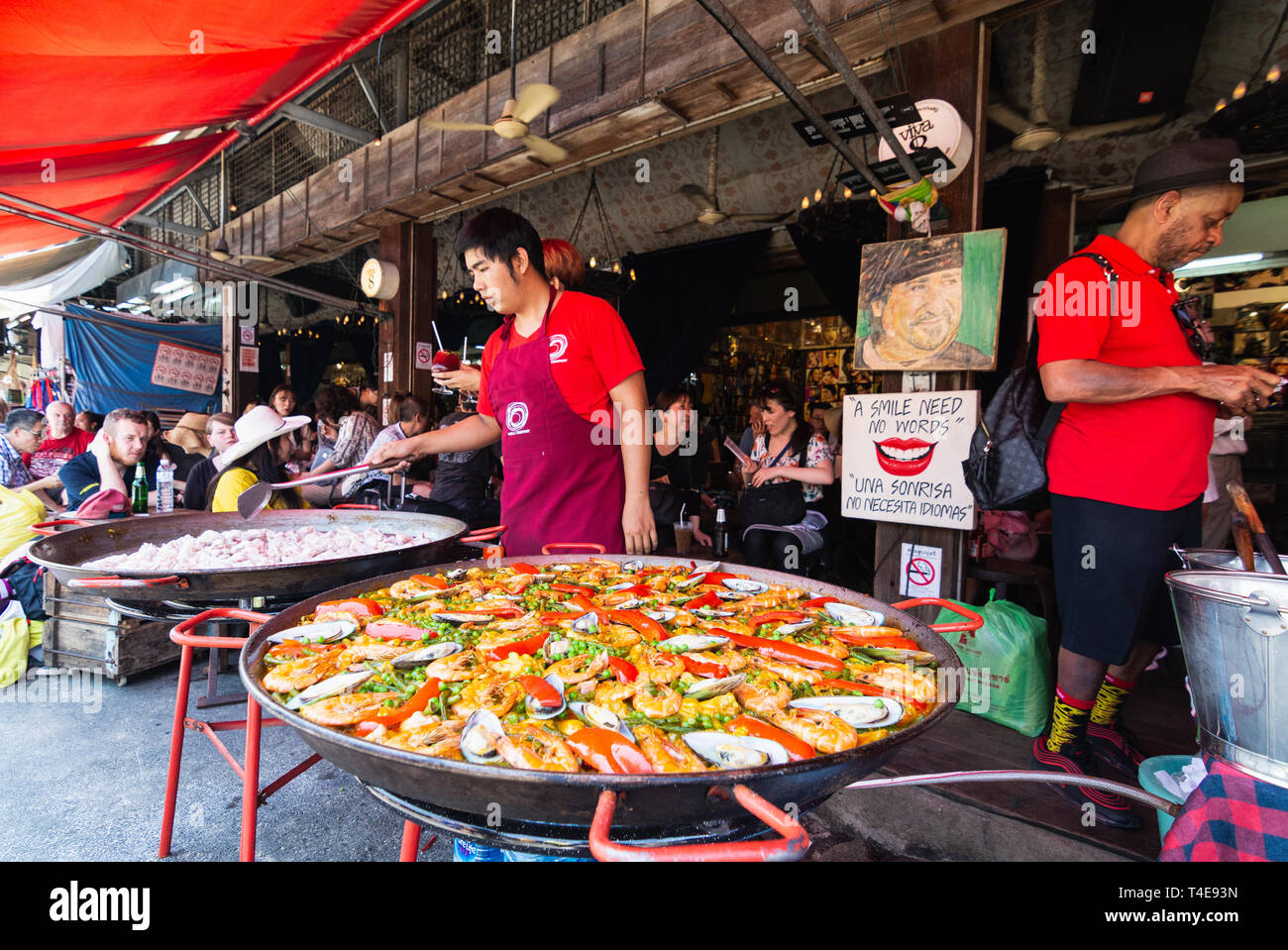 Giant wok hi-res stock photography and images - Alamy
