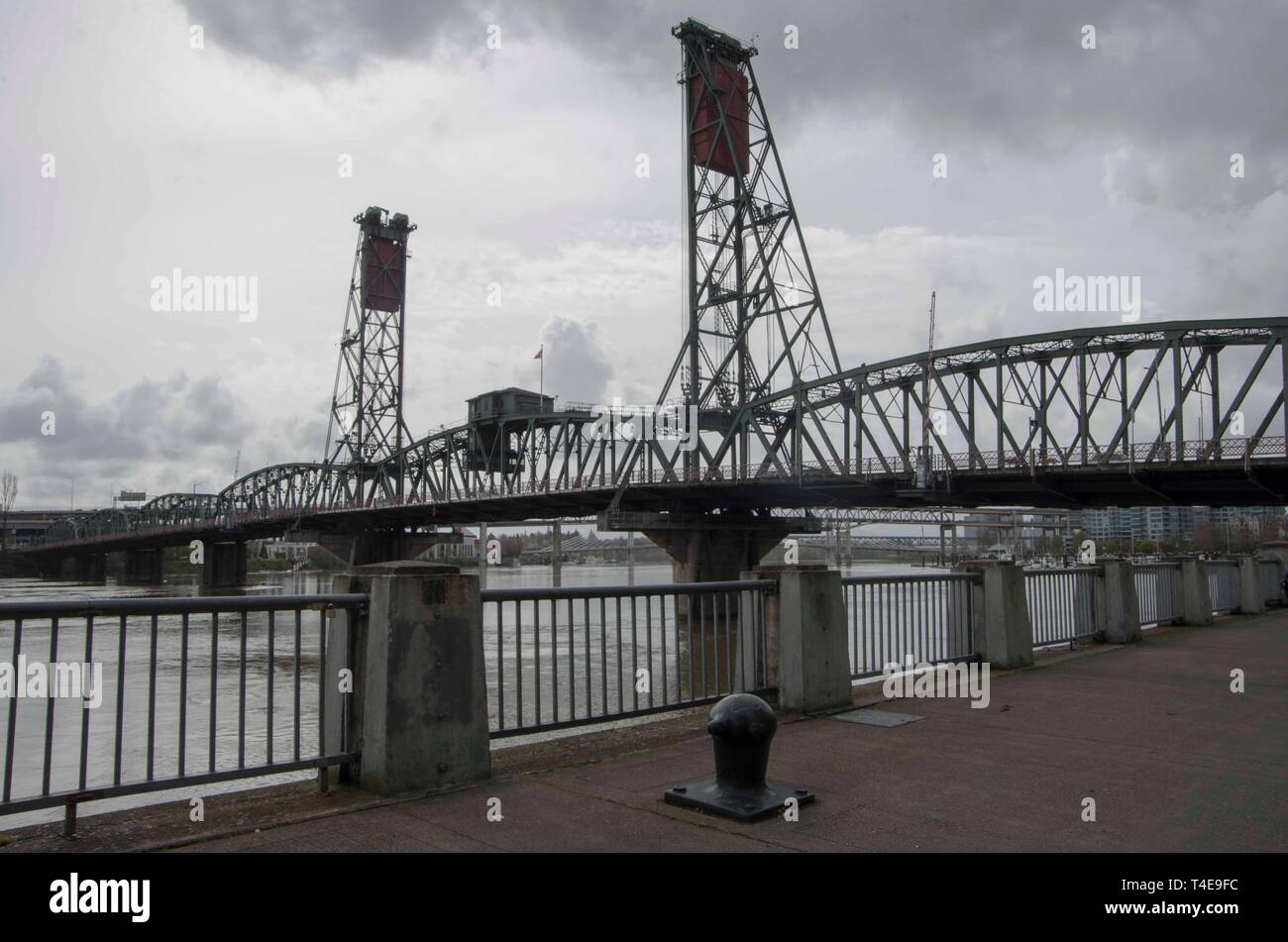 The Hawthorne Bridge is a truss bridge that crosses the Willamette ...