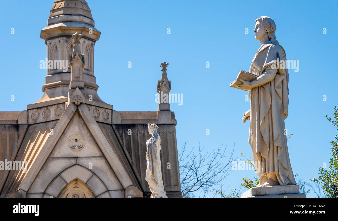 Cemetery statues and mausoleum at Historic Oakland Cemetery in Atlanta ...