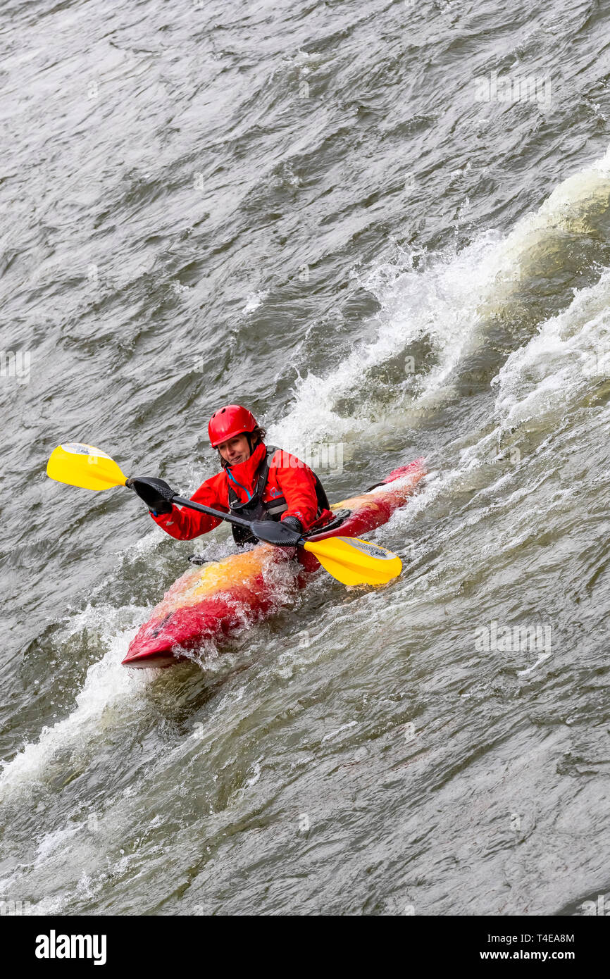 Kayaking experience on the River Wye at New Weir, Symonds Yat with ...
