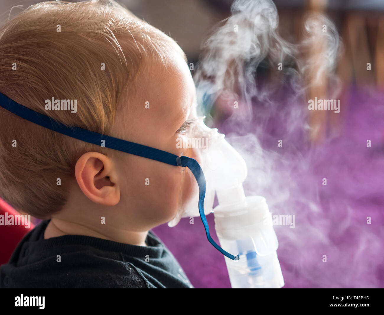 Oxygen mask child hi-res stock photography and images - Alamy