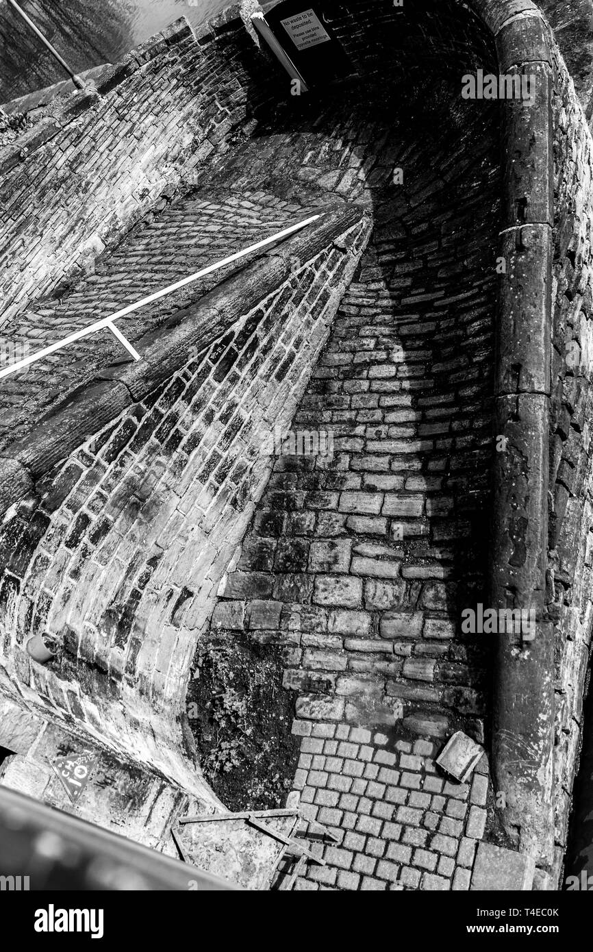 Old english path Black and White Stock Photos & Images - Alamy