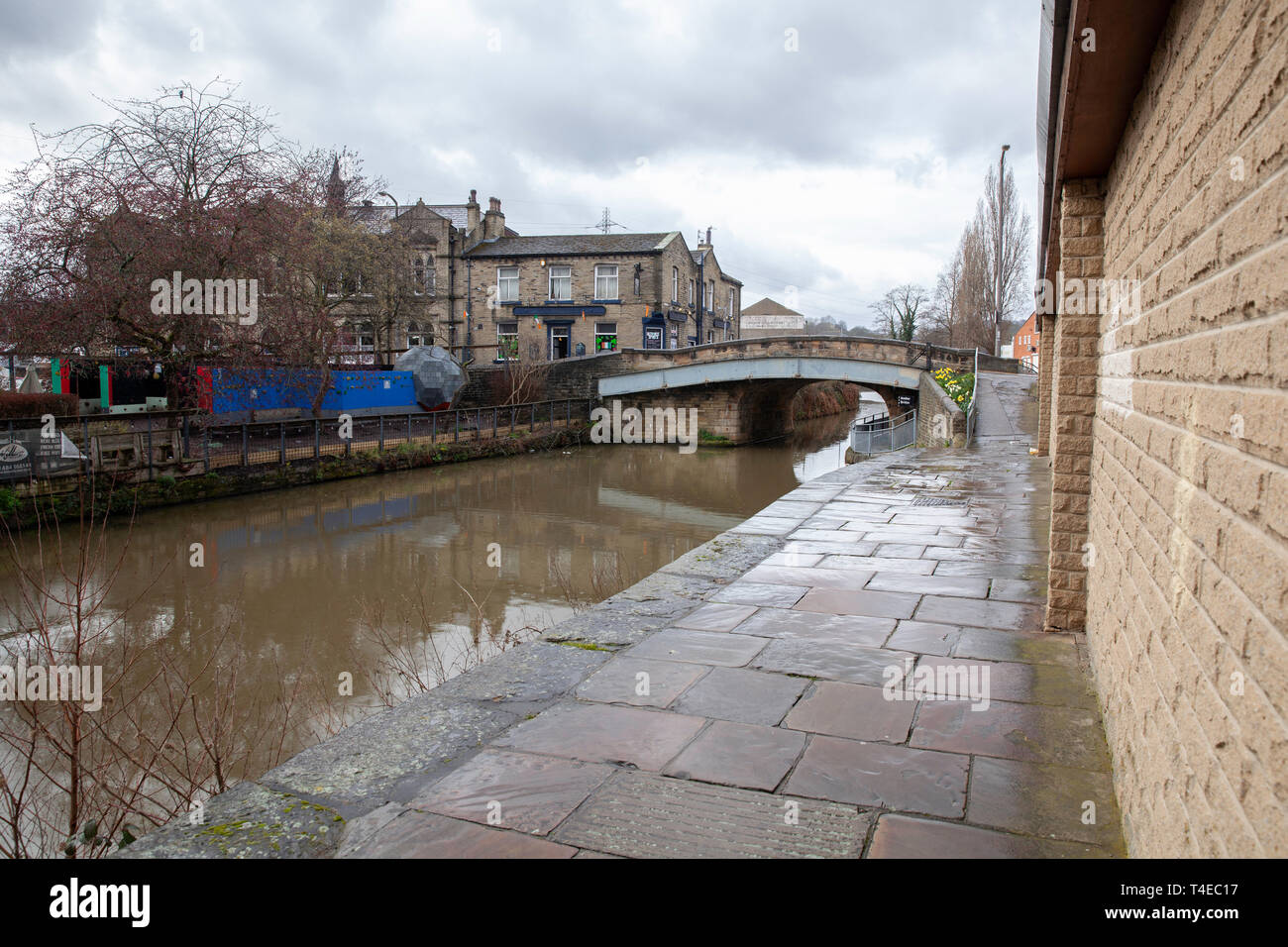 Calder and hebble navigation hi-res stock photography and images - Alamy