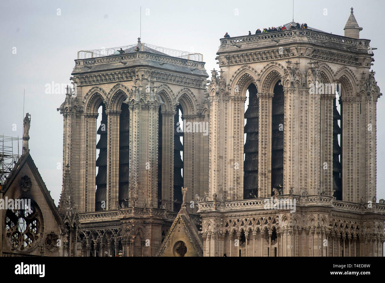 Fire fighters on the roof of the bell towers of the Notre Dame ...