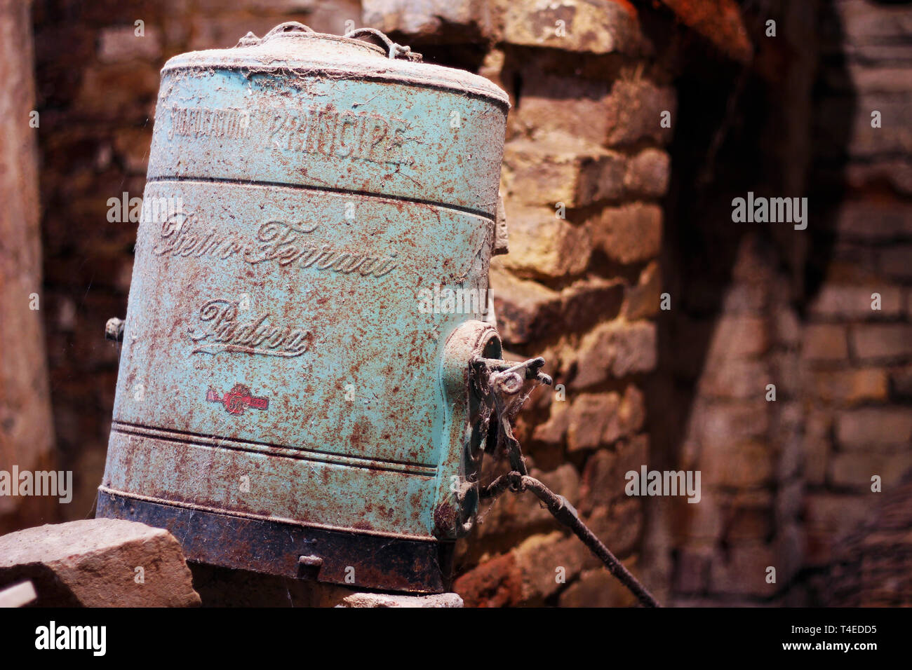 Verdigris texture hi-res stock photography and images - Alamy
