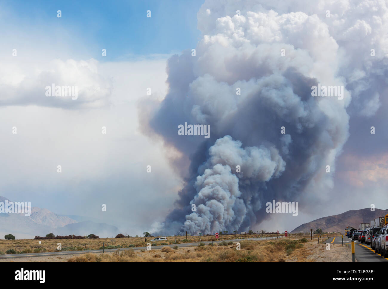 Fire along road hi-res stock photography and images - Alamy