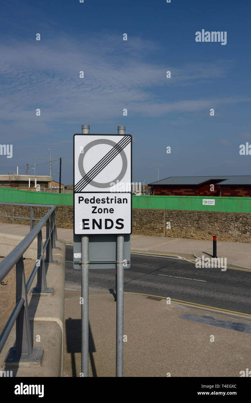 Twin pole mounted sign hi-res stock photography and images - Alamy