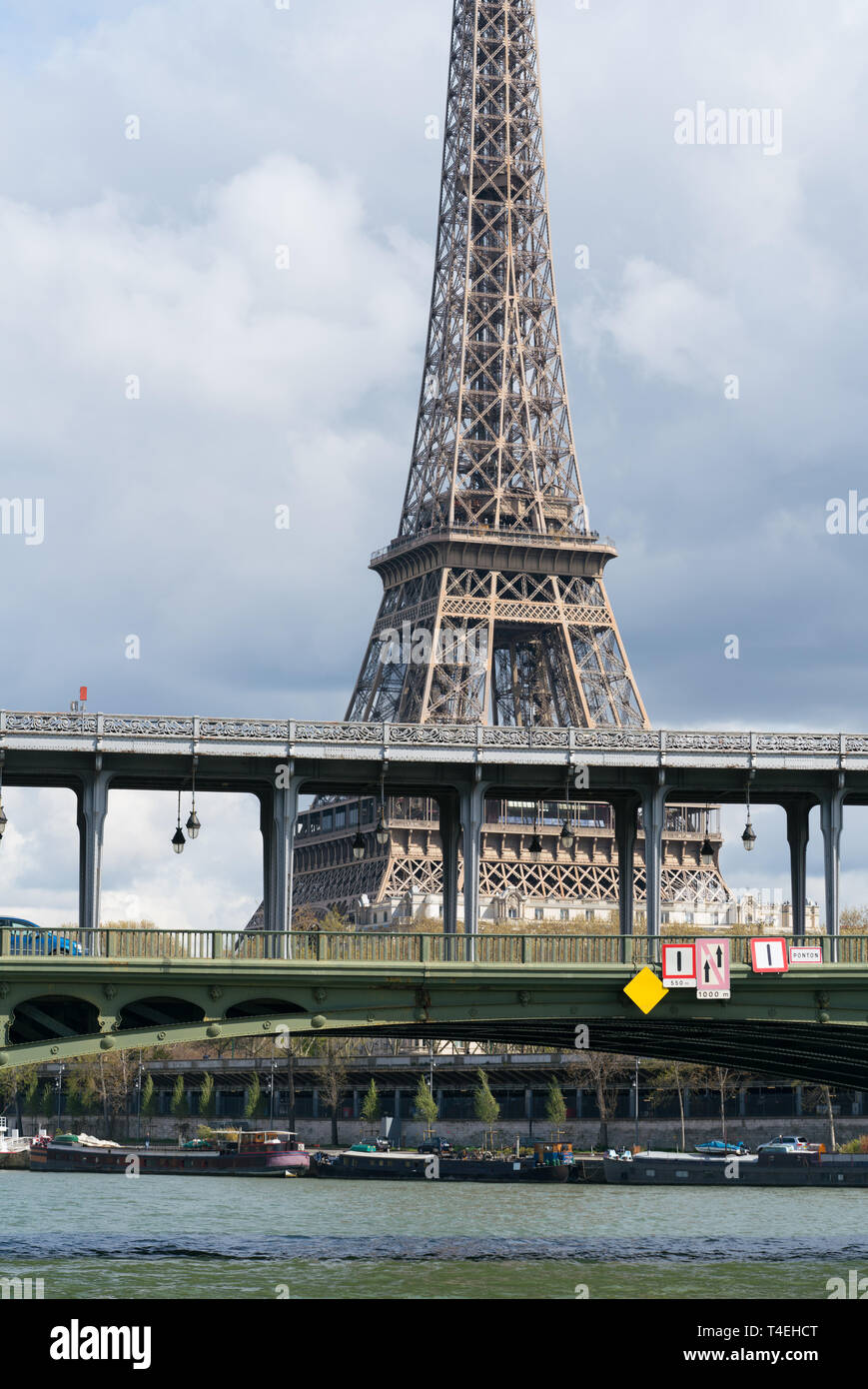 View of Eiffel tower and Bir Hakeim bridge in Paris Stock Photo - Alamy