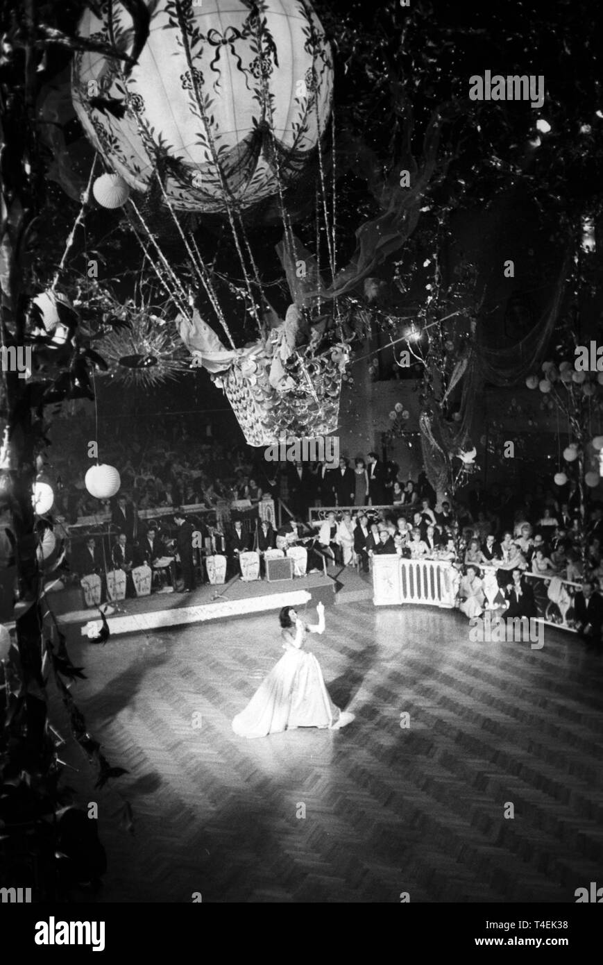 Singer Josephine Baker performs at the Madame-Ball, the first big event ...