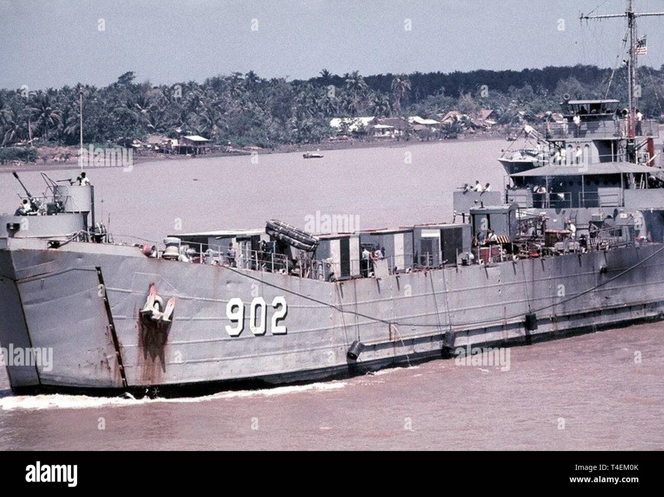 USS Luzerne County (LST-902). Commissioned in December 1944, finally ...