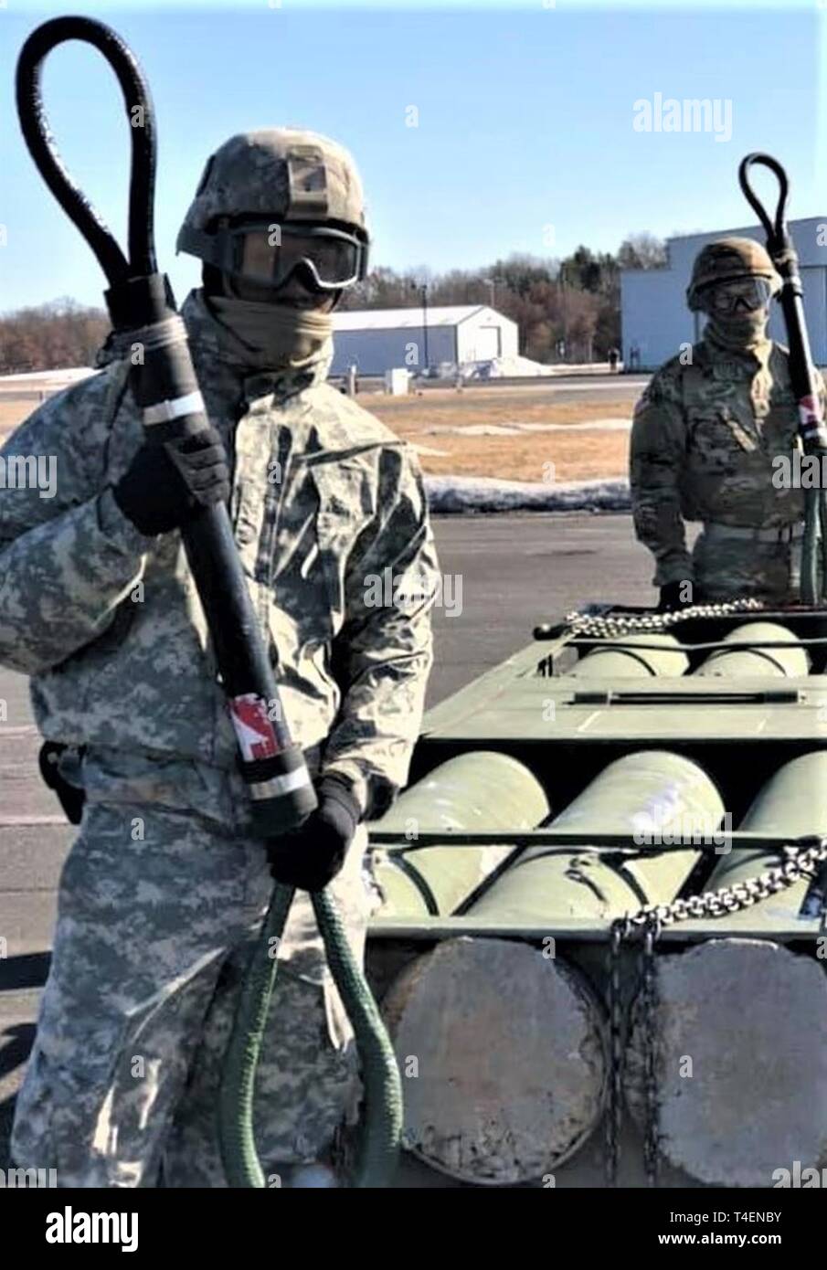 Students prepare to hook a simulated ammunition pallet to a Chinook ...