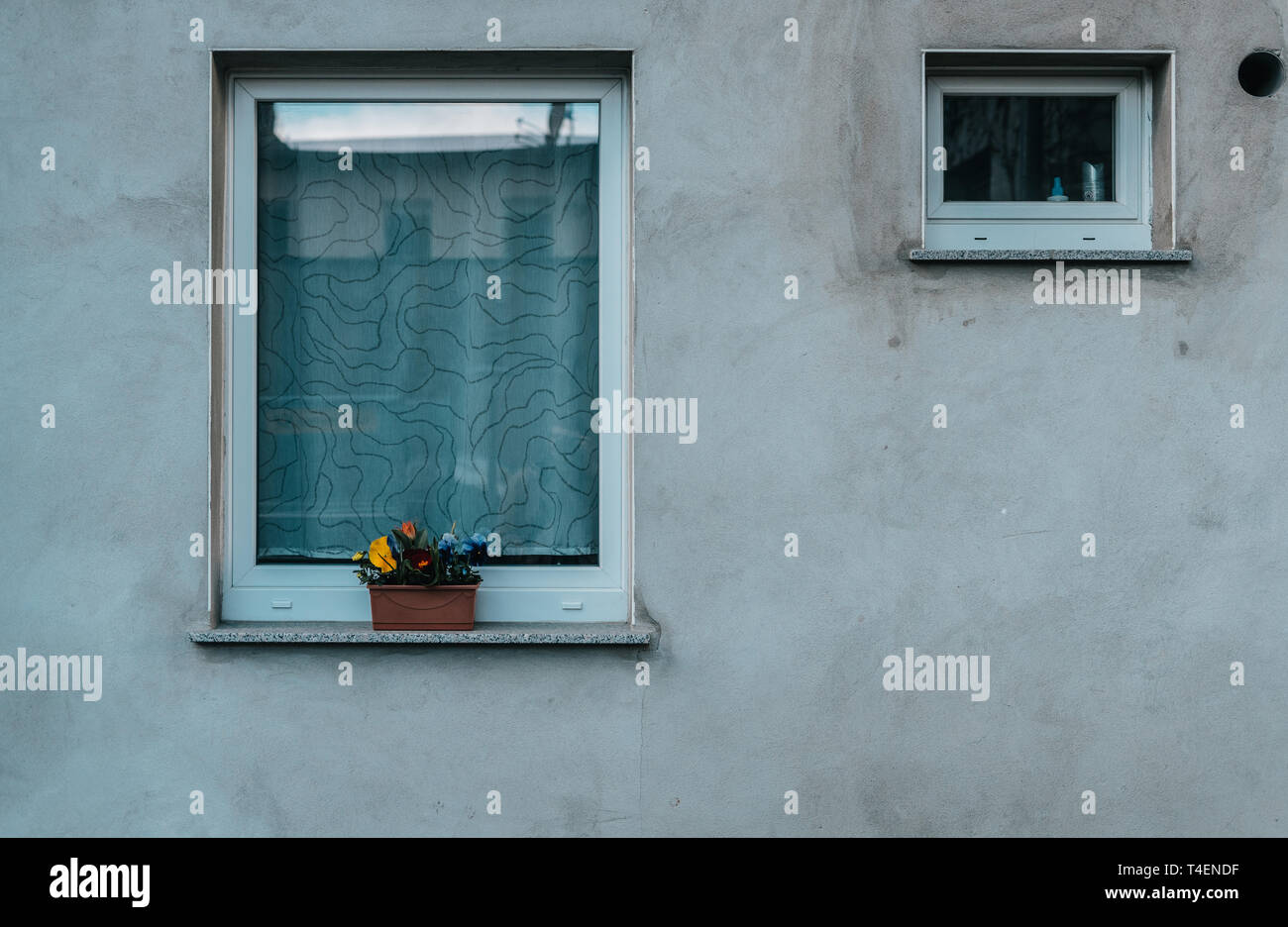 Big window texture hi-res stock photography and images - Alamy