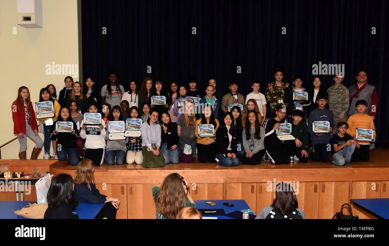 Middle school students from Pyeongtaek City and Osan Middle High School ...