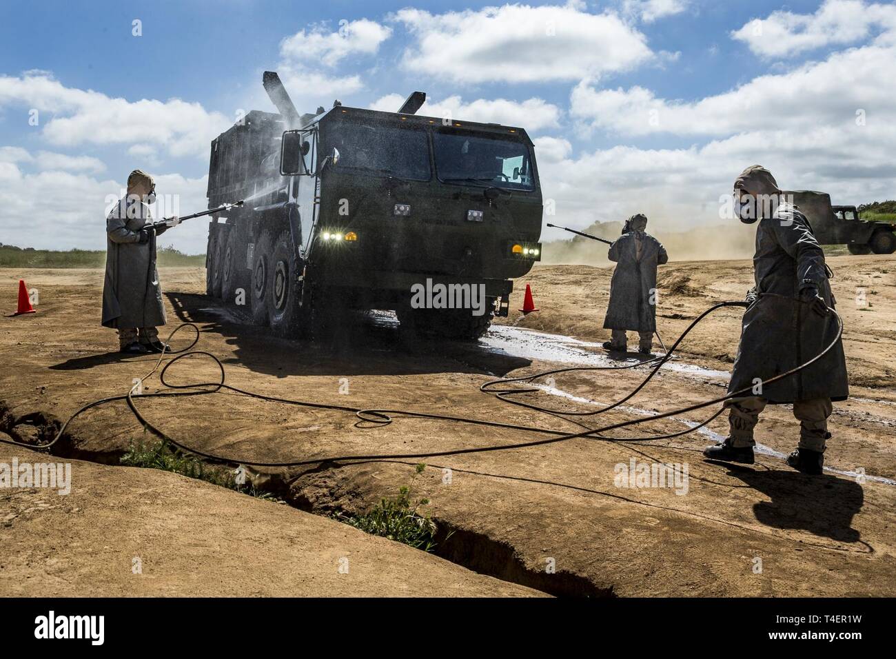 M26 joint service transportable decontamination systems small sc hi-res ...