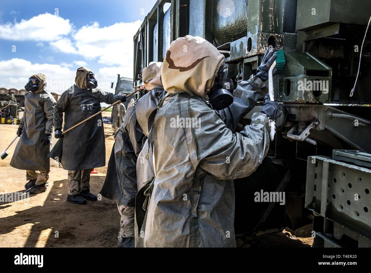 M26 joint service transportable decontamination systems small sc hi-res ...