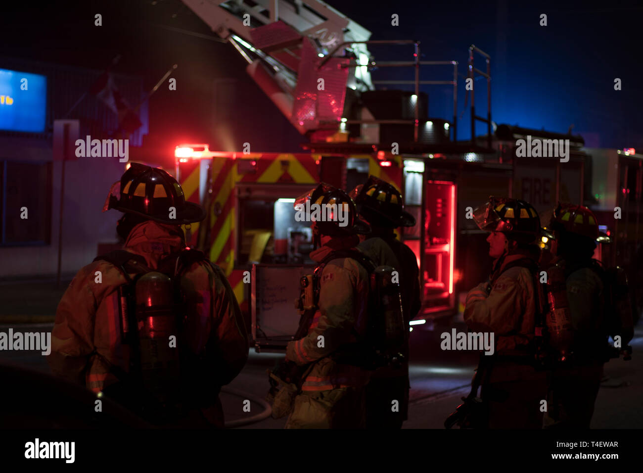 Fireman waiting hi-res stock photography and images - Alamy