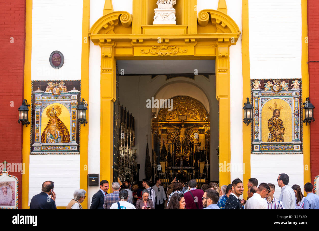Waiting outside a church hi-res stock photography and images - Alamy