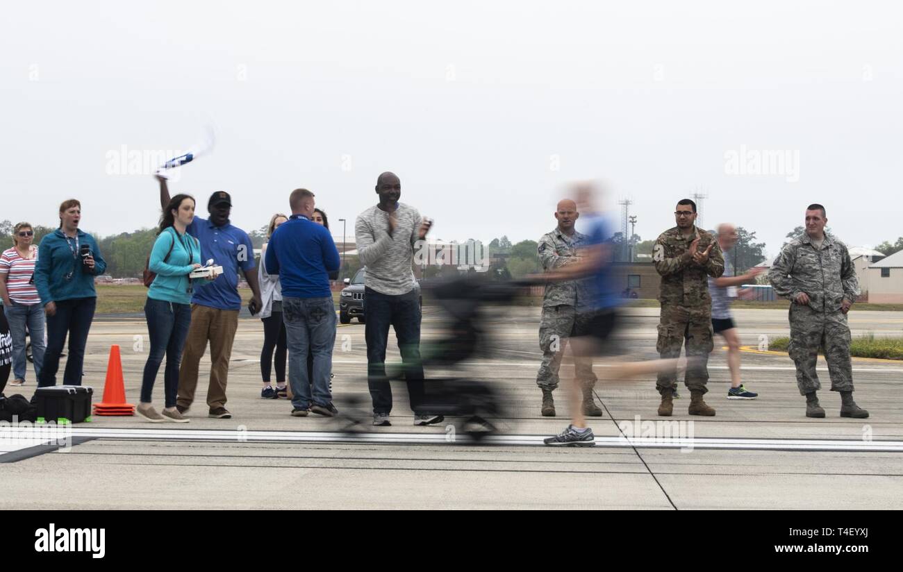 Flightline 5k hi-res stock photography and images - Alamy