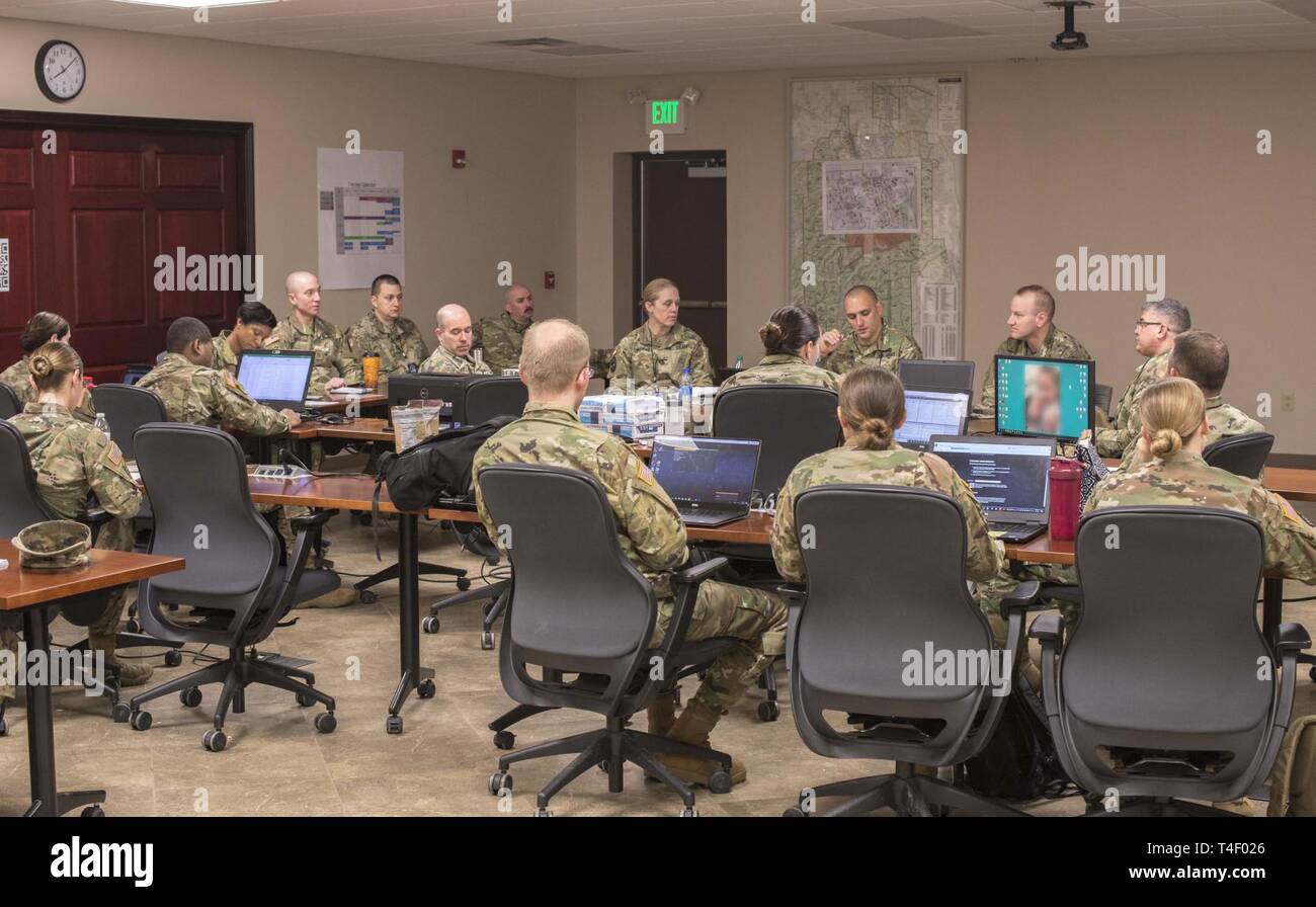Cyber Shield 19 leadership conduct a morning synchronization meeting ...