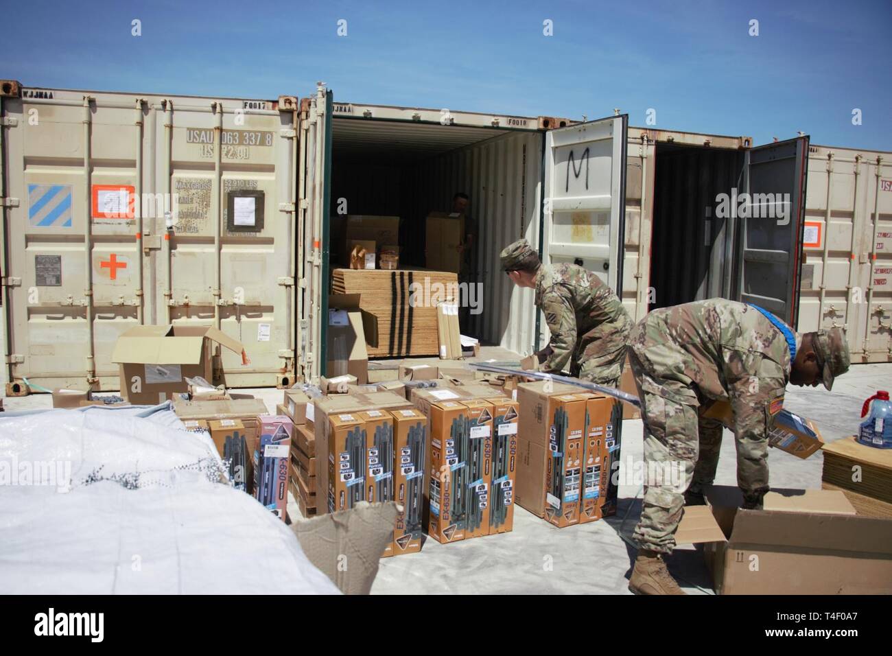 Soldiers assigned to Headquarters and Headquarters Company, 2nd Armored ...