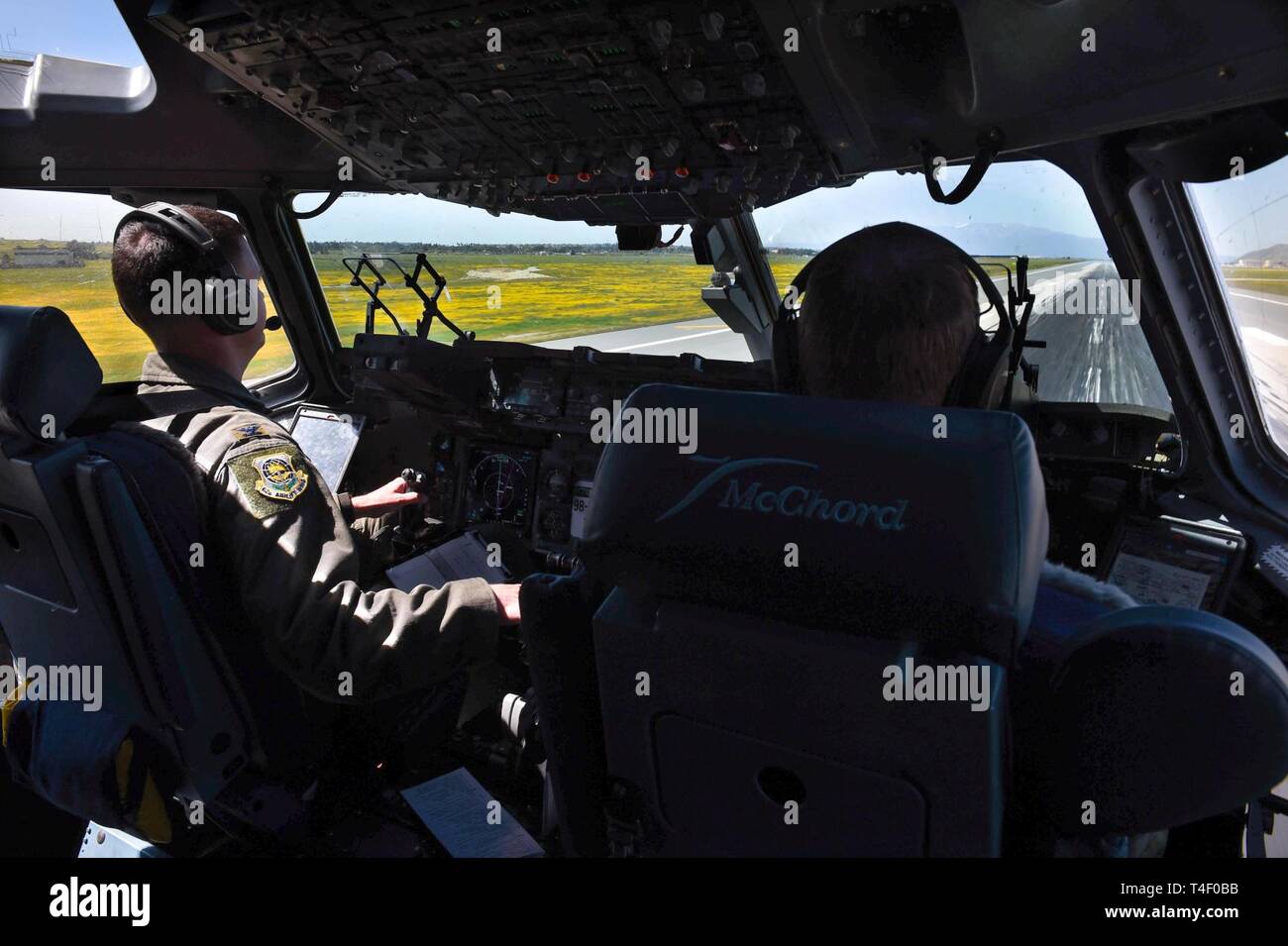 Pilots cockpit shuttle hi-res stock photography and images - Alamy