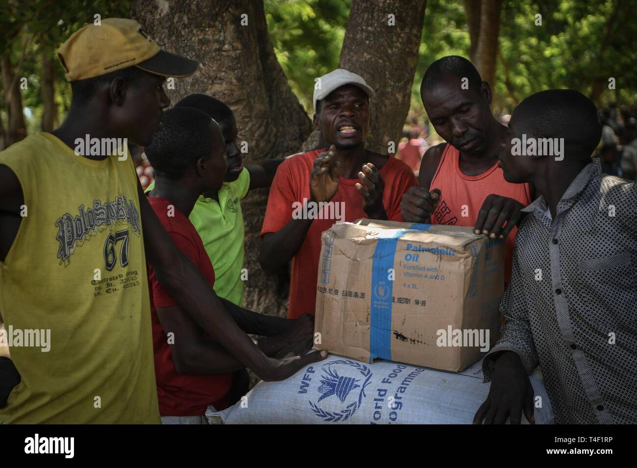 Usaid food distribution hi-res stock photography and images - Alamy