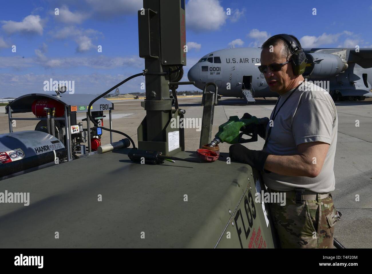 Tech. Sgt. Frank Coulter, 911th Maintenance Squadron aircraft ground ...