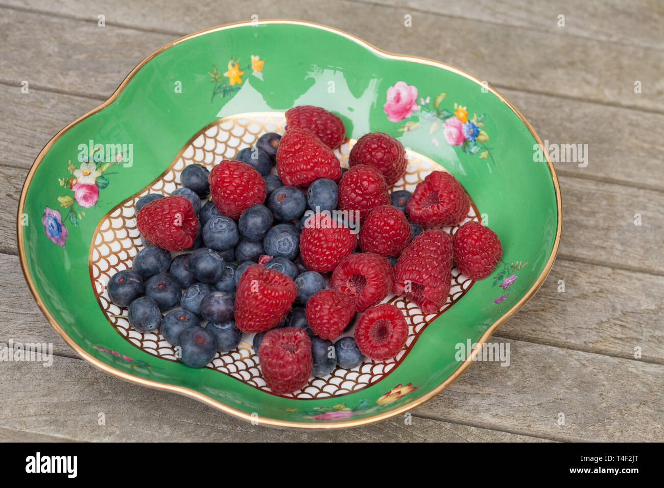 English rasberries hi-res stock photography and images - Alamy