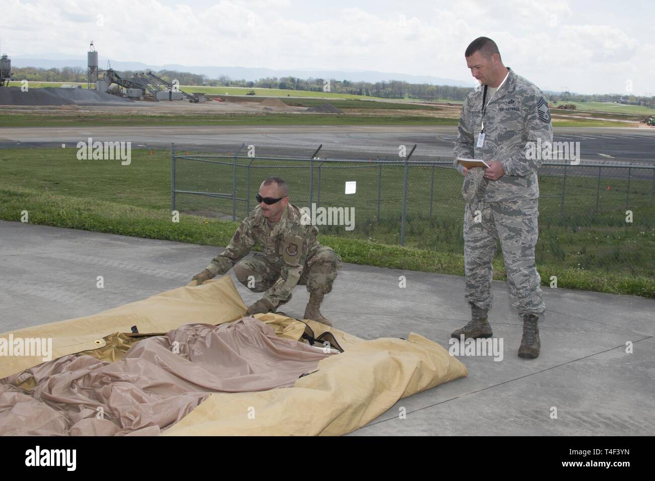 Members from the 134th Air Refueling Wing performed their duties while ...