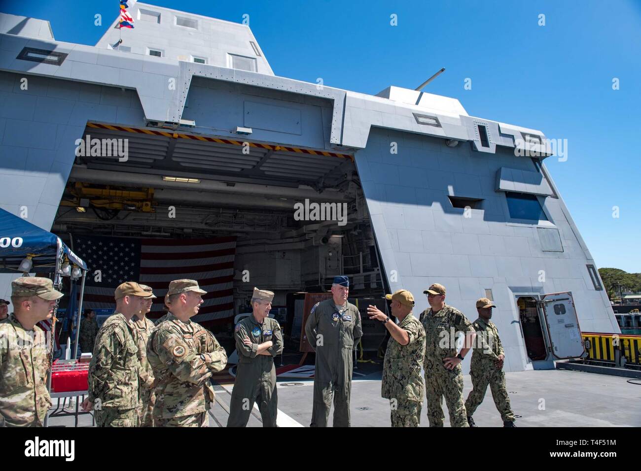PEARL HARBOR, Hawaii (Apr. 6, 2019) Capt. Andrew Carlson, commanding ...