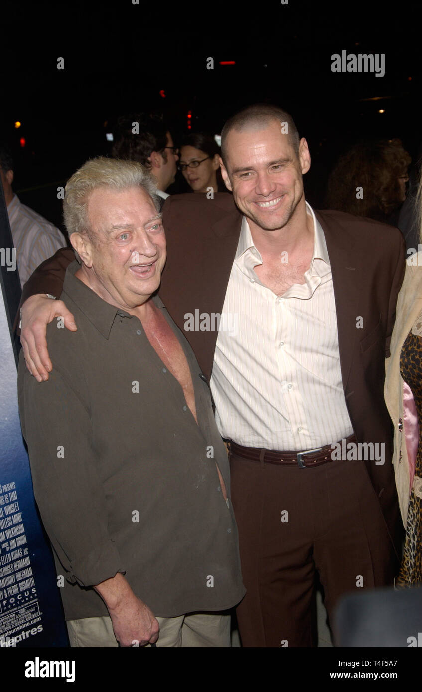 LOS ANGELES, CA. March 09, 2004: Actor JIM CARREY (right) with comedian ...