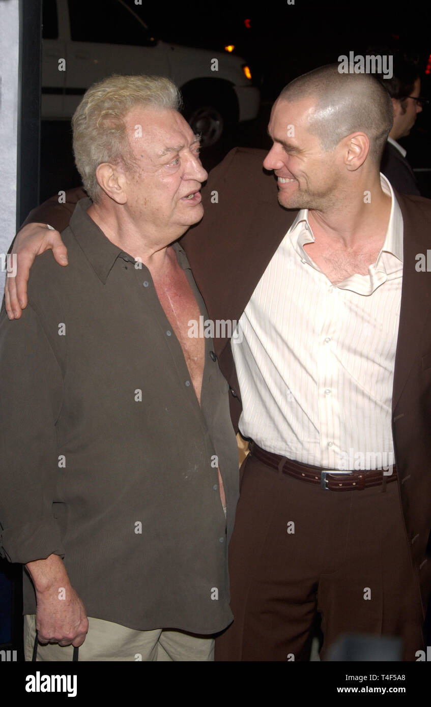 LOS ANGELES, CA. March 09, 2004: Actor JIM CARREY (right) with comedian ...