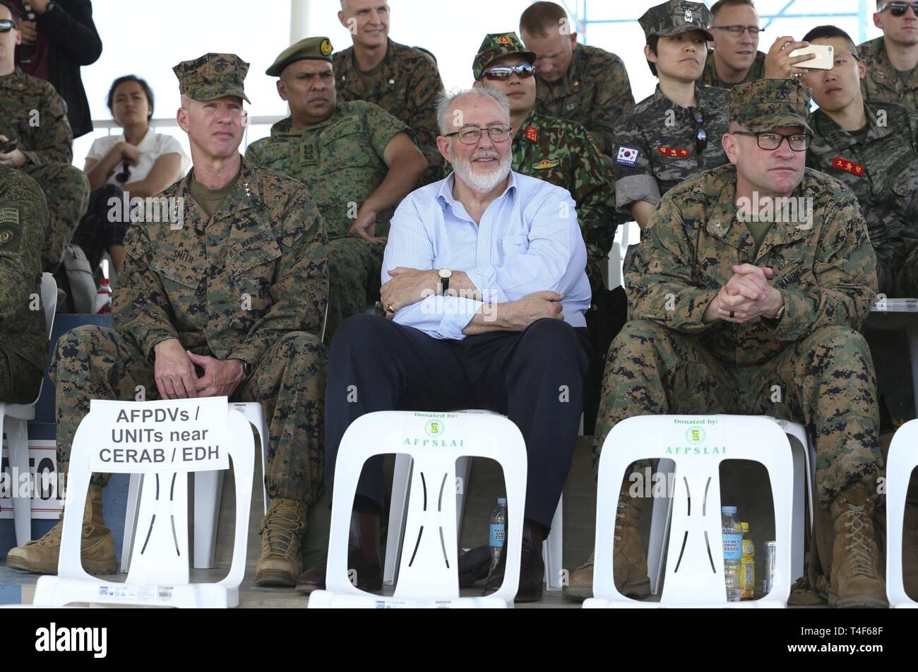 From left, U.S. Marine Corps Lt. Gen. Eric M. Smith, commanding general ...