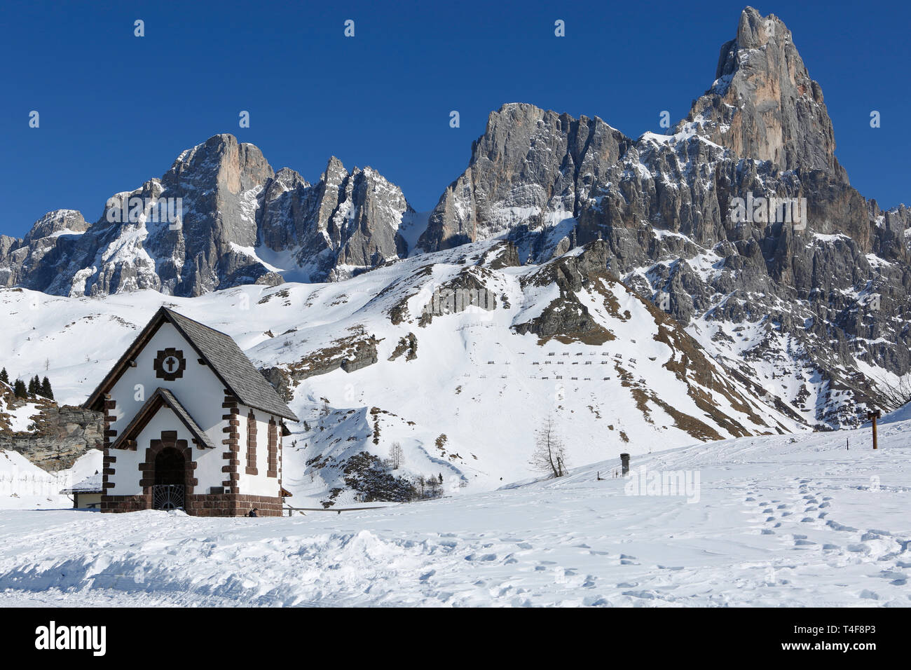 Dolomiten passo di rolle hi-res stock photography and images - Alamy
