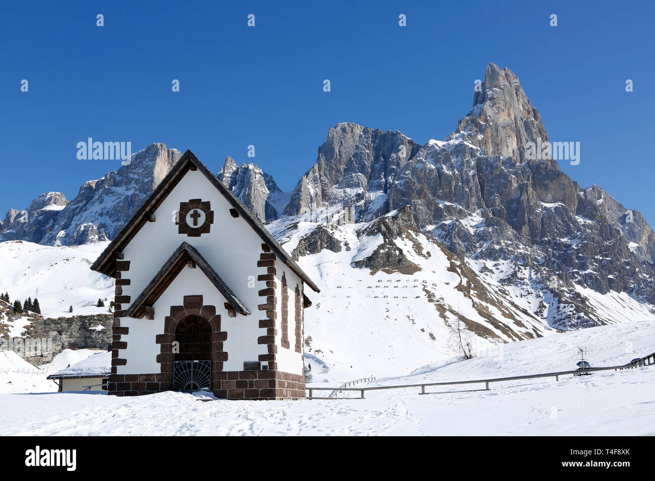 Dolomiten passo di rolle hi-res stock photography and images - Alamy