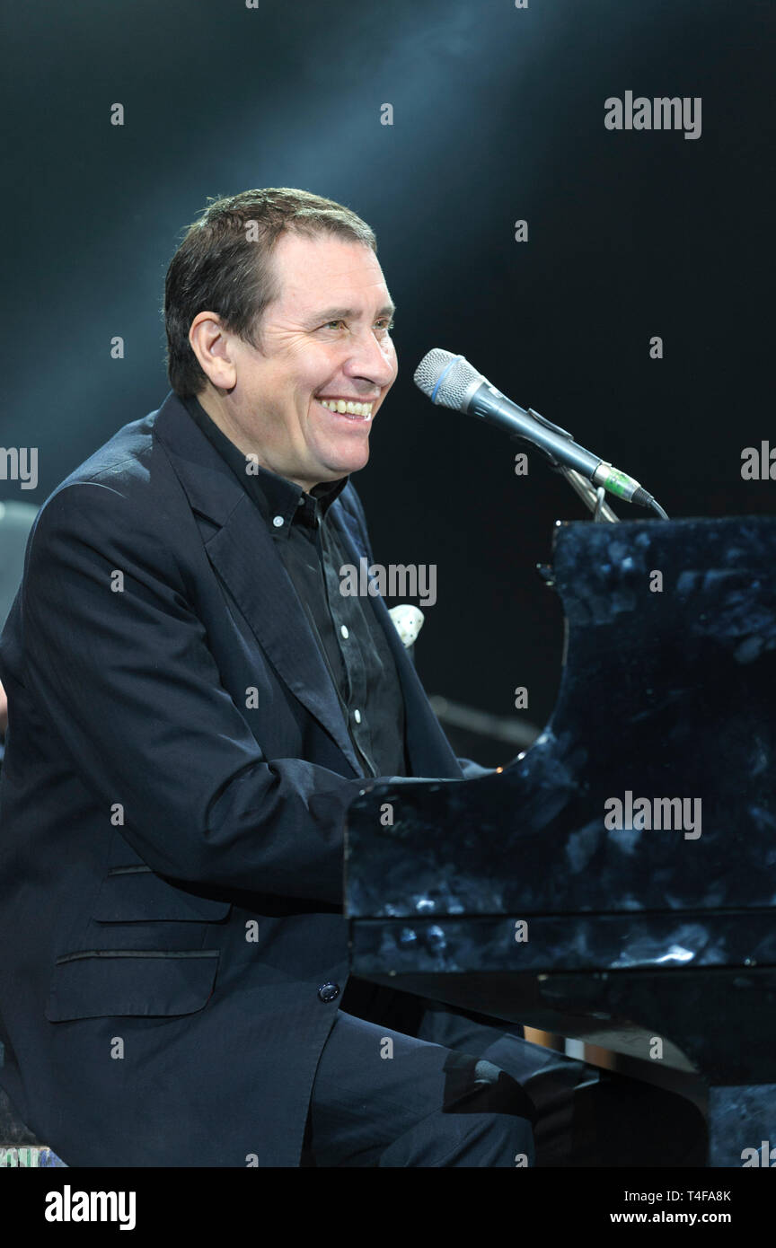 Julian miles jools holland hi-res stock photography and images - Alamy