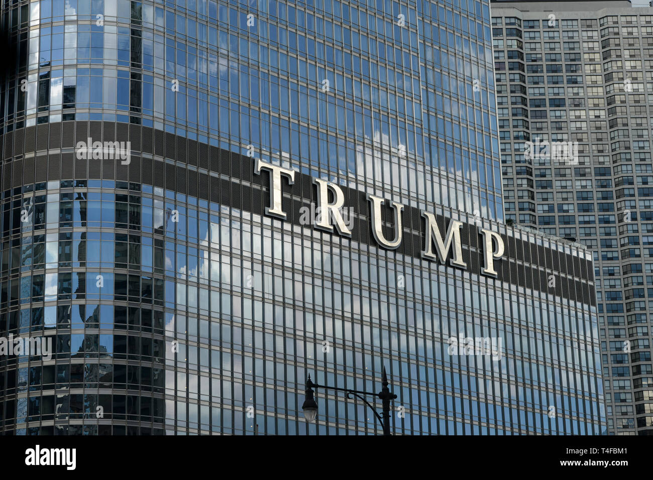 USA Chicago, downtown, skyscraper, Trump tower , Trump International ...