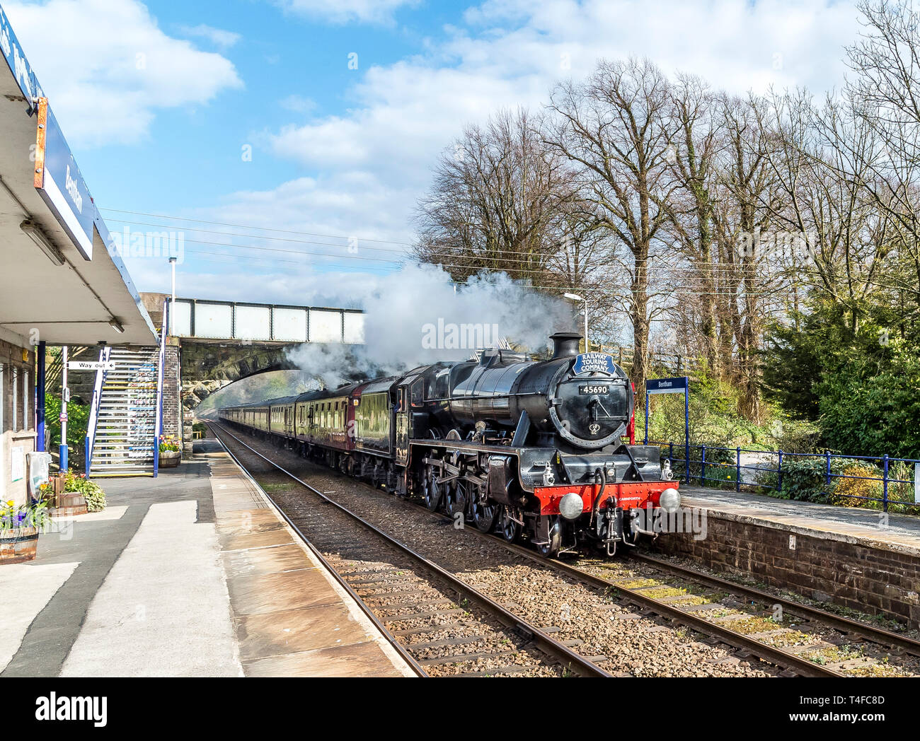 The image shows the LMS Jubilee Class 6P 4-6-0 nos 45690 Leander steam ...