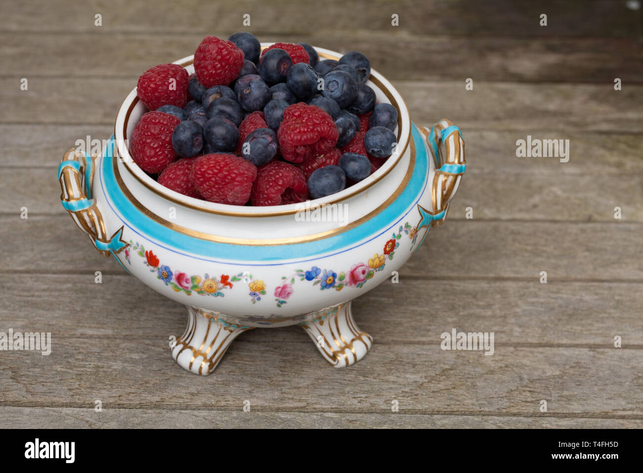 English rasberries hi-res stock photography and images - Alamy