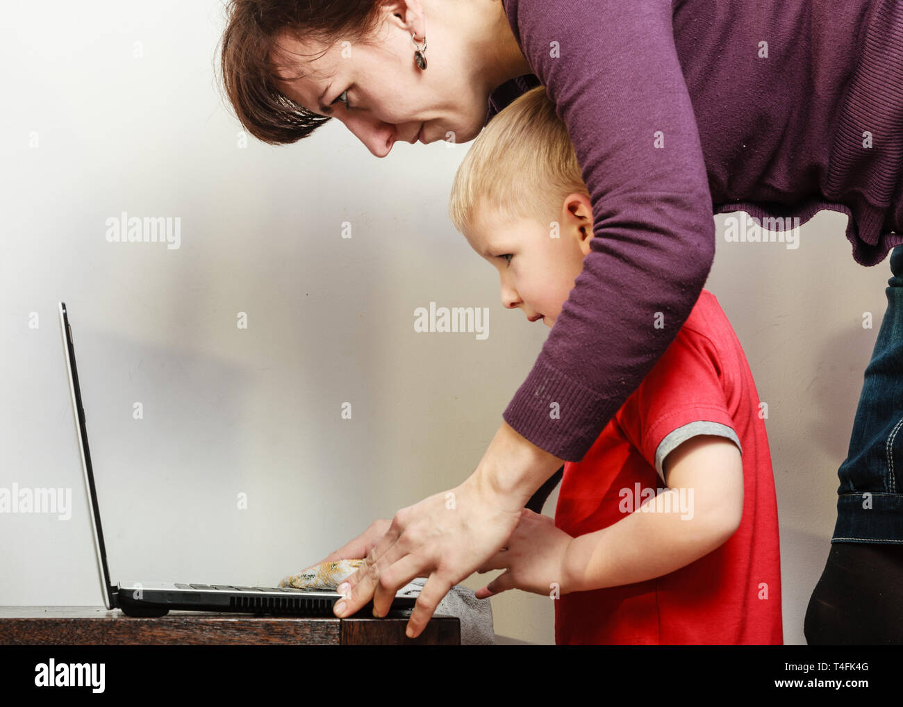 Technology and early education. Spending time with family play together ...