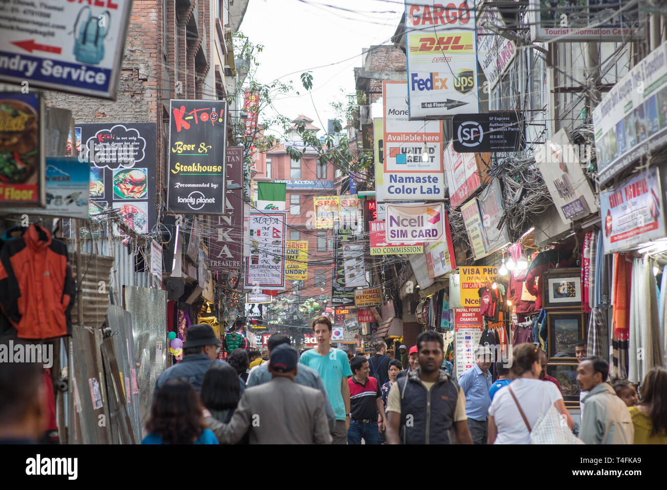 Moving people streets hi-res stock photography and images - Alamy