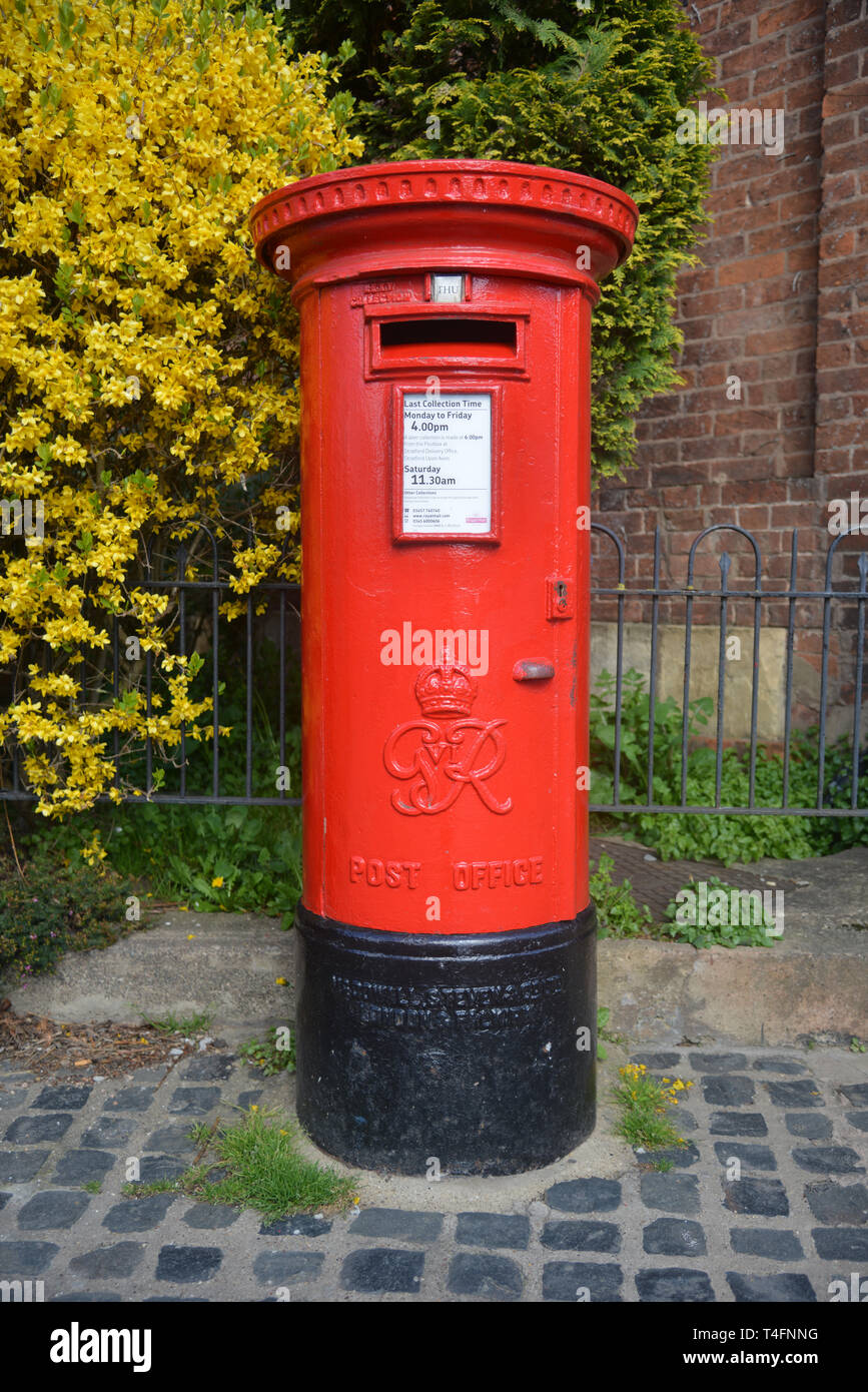 George Vi Red Post Box High Resolution Stock Photography and Images - Alamy