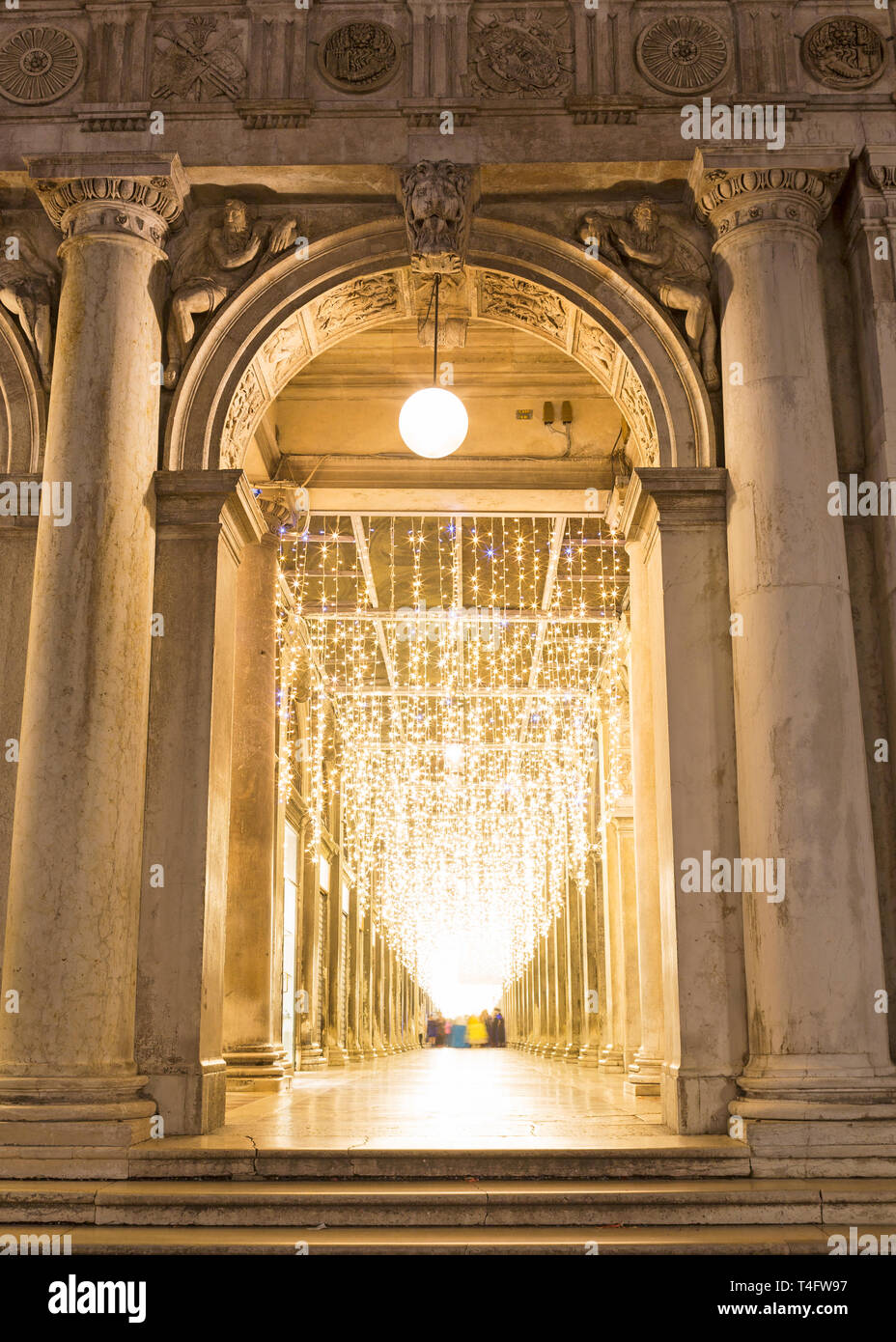 Column and arch hi-res stock photography and images - Alamy