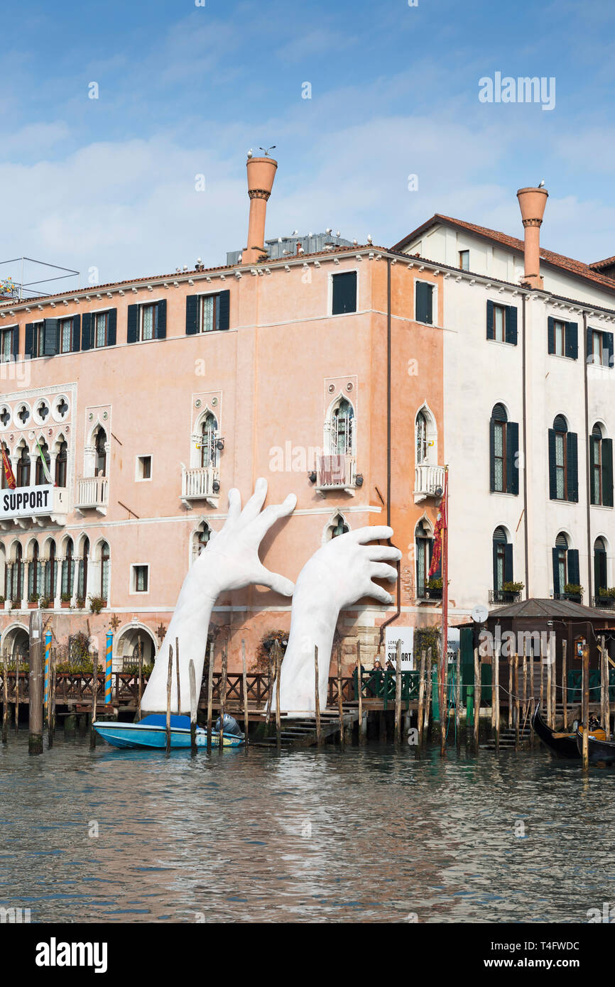 Giant hands sculpture venice hi-res stock photography and images - Alamy