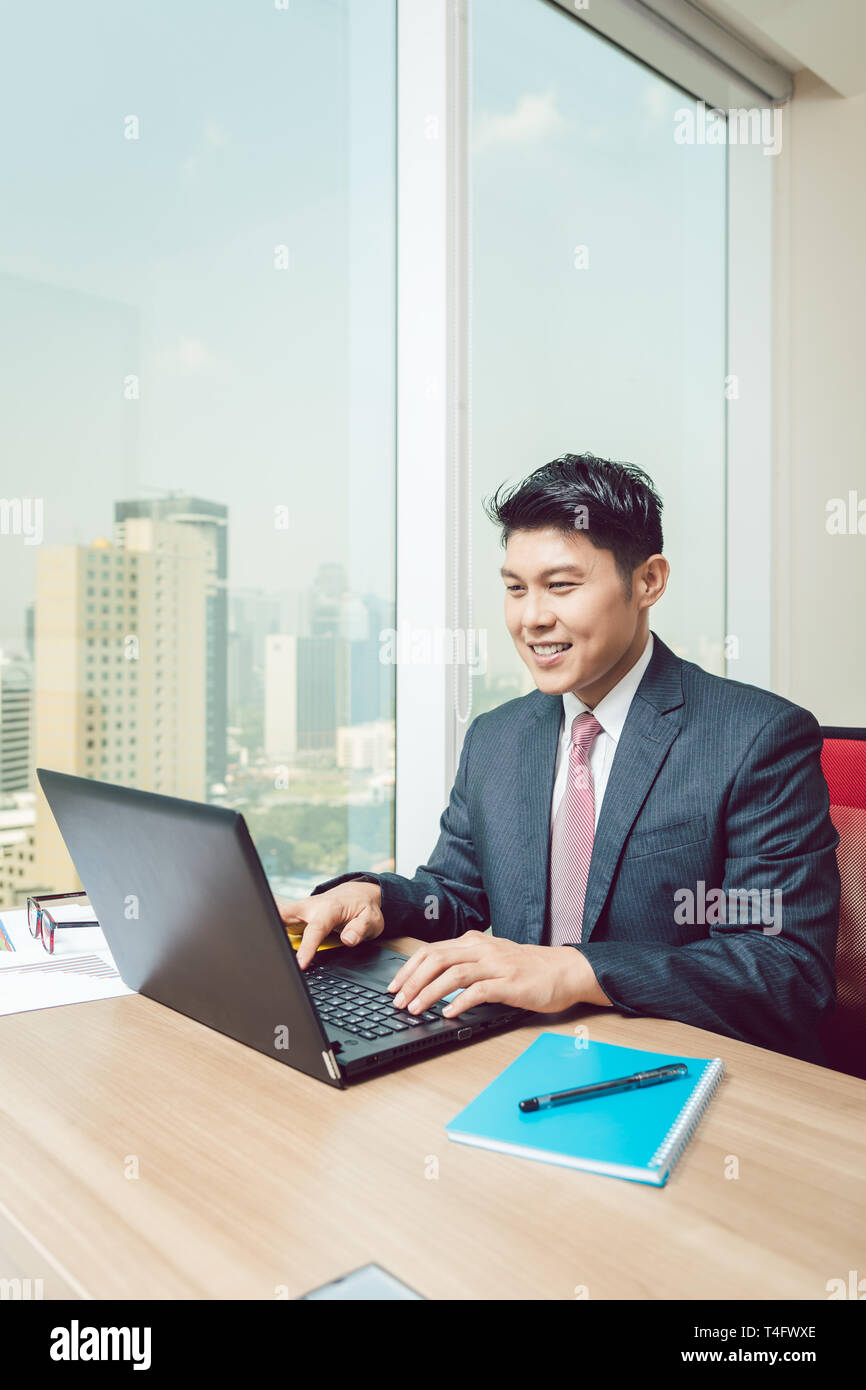 Businessman businesspeople hi-res stock photography and images - Alamy